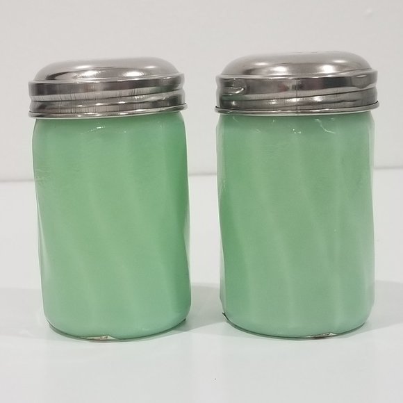 Gibson | Kitchen | Gibson Vintage Salt And Pepper Jade Shaker Jade ...